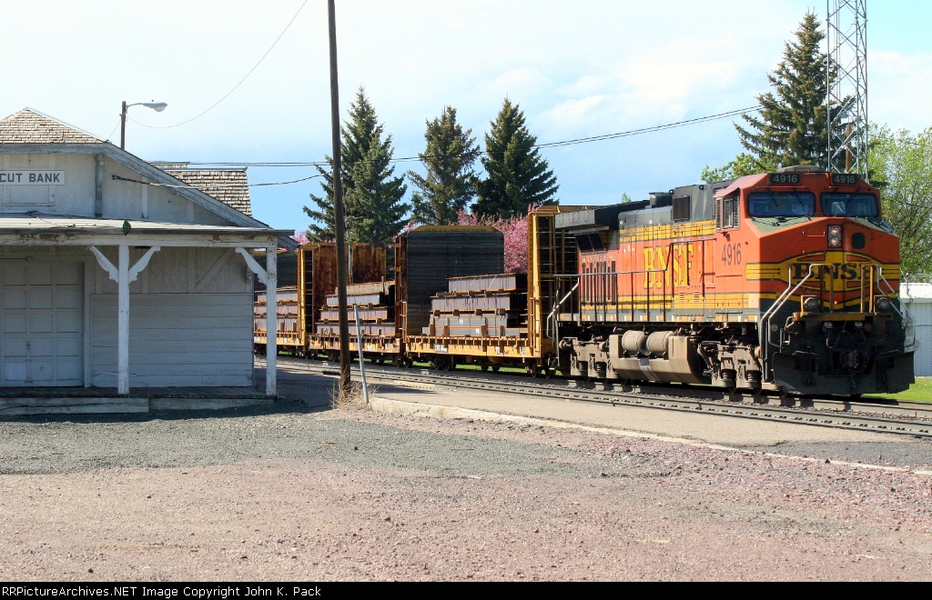 BNSF 4916
